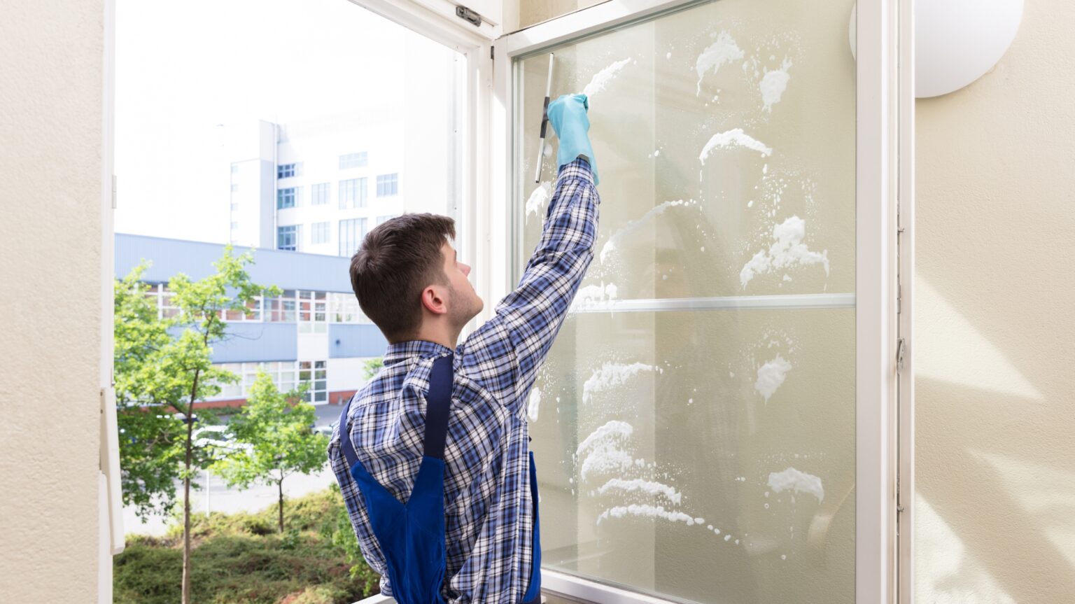 How To Maintain Clean Windows In Australia's Climate | Dirt2Tidy